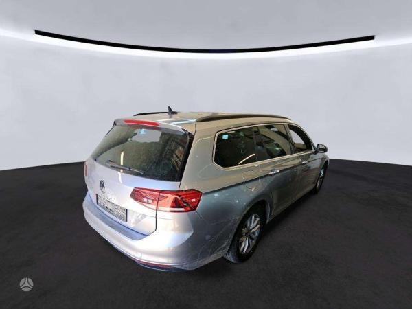 Pelēks Volkswagen Passat 2022 Kauņa, ar dzinēja tilpumu 1.97 L un nobraukumu 161 tūkst. km par 18500 €, foto 4 vietnē AUTOMOTO.COM.LV