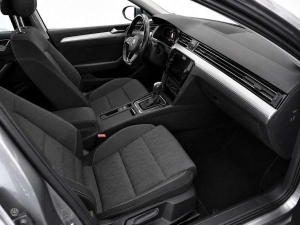 Pelēks Volkswagen Passat 2022 Kauņa, ar dzinēja tilpumu 1.97 L un nobraukumu 161 tūkst. km par 18500 €, foto 5 vietnē AUTOMOTO.COM.LV