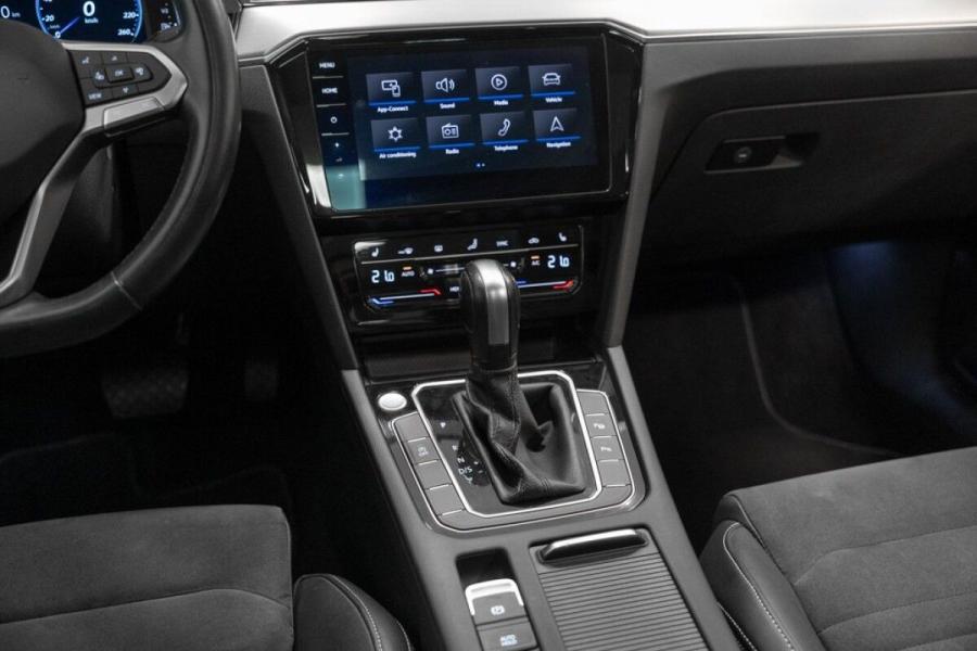 Pelēks Volkswagen Passat 2022 Viļņa, ar dzinēja tilpumu 2.00 L un nobraukumu 198 tūkst. km par 18500 €, foto 16 vietnē AUTOMOTO.COM.LV
