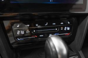 Pelēks Volkswagen Passat 2022 Viļņa, ar dzinēja tilpumu 2.00 L un nobraukumu 198 tūkst. km par 18500 €, foto 21 vietnē AUTOMOTO.COM.LV