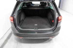 Pelēks Volkswagen Passat 2022 Viļņa, ar dzinēja tilpumu 2.00 L un nobraukumu 198 tūkst. km par 18500 €, foto 24 vietnē AUTOMOTO.COM.LV