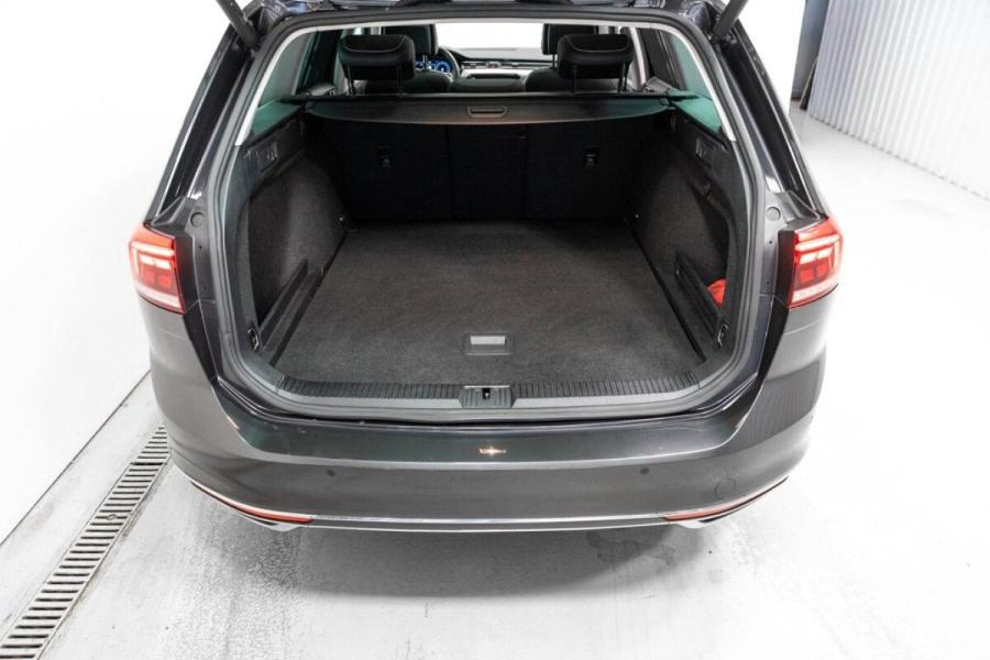 Pelēks Volkswagen Passat 2022 Viļņa, ar dzinēja tilpumu 2.00 L un nobraukumu 198 tūkst. km par 18500 €, foto 24 vietnē AUTOMOTO.COM.LV