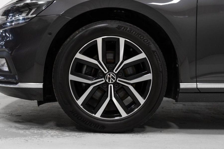 Pelēks Volkswagen Passat 2022 Viļņa, ar dzinēja tilpumu 2.00 L un nobraukumu 198 tūkst. km par 18500 €, foto 26 vietnē AUTOMOTO.COM.LV