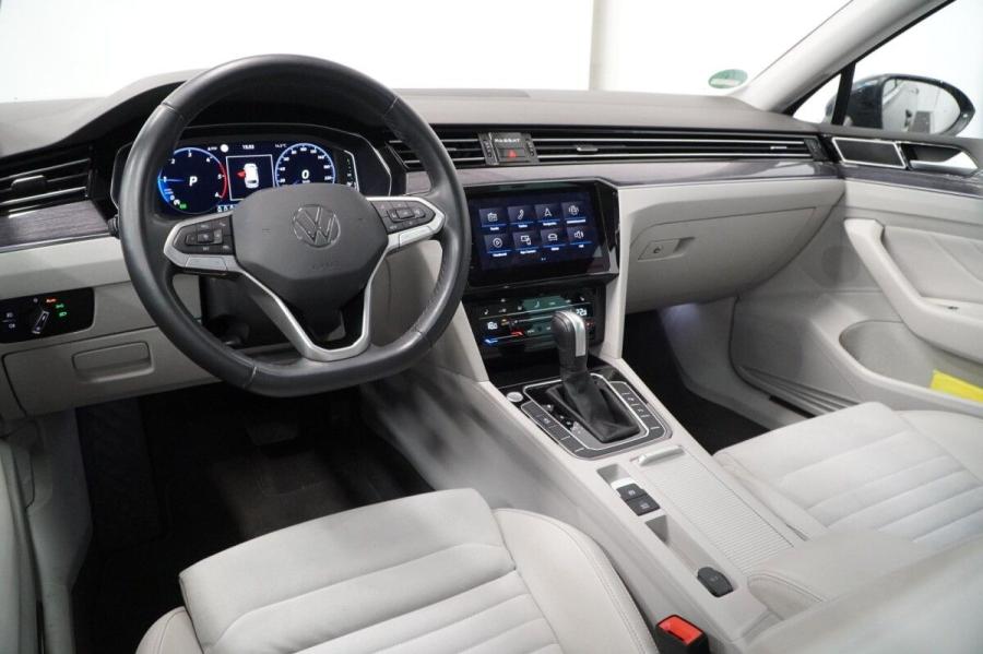 Grey Volkswagen Passat 2022 in Tallinn, with an engine capacity of 2.00 L and mileage of 138 thousand km for 23100 €, photo 6 on AUTOMOTO.COM.LV