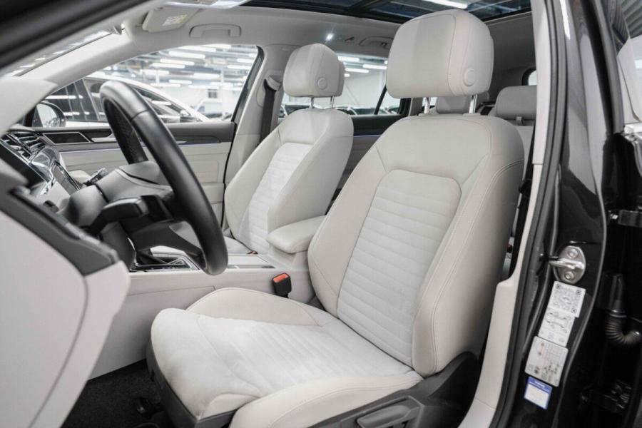 Grey Volkswagen Passat 2022 in Tallinn, with an engine capacity of 2.00 L and mileage of 138 thousand km for 23100 €, photo 17 on AUTOMOTO.COM.LV