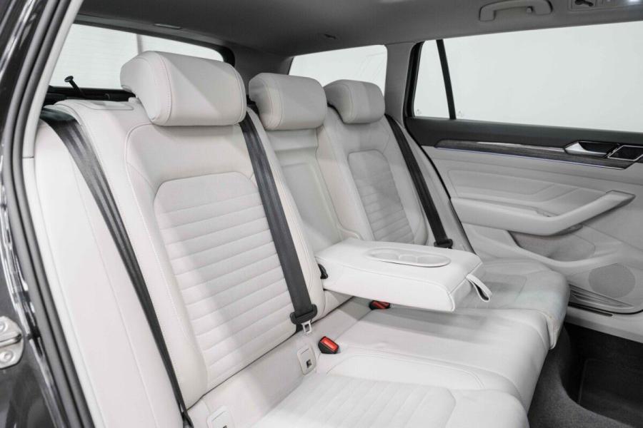 Grey Volkswagen Passat 2022 in Tallinn, with an engine capacity of 2.00 L and mileage of 138 thousand km for 23100 €, photo 18 on AUTOMOTO.COM.LV