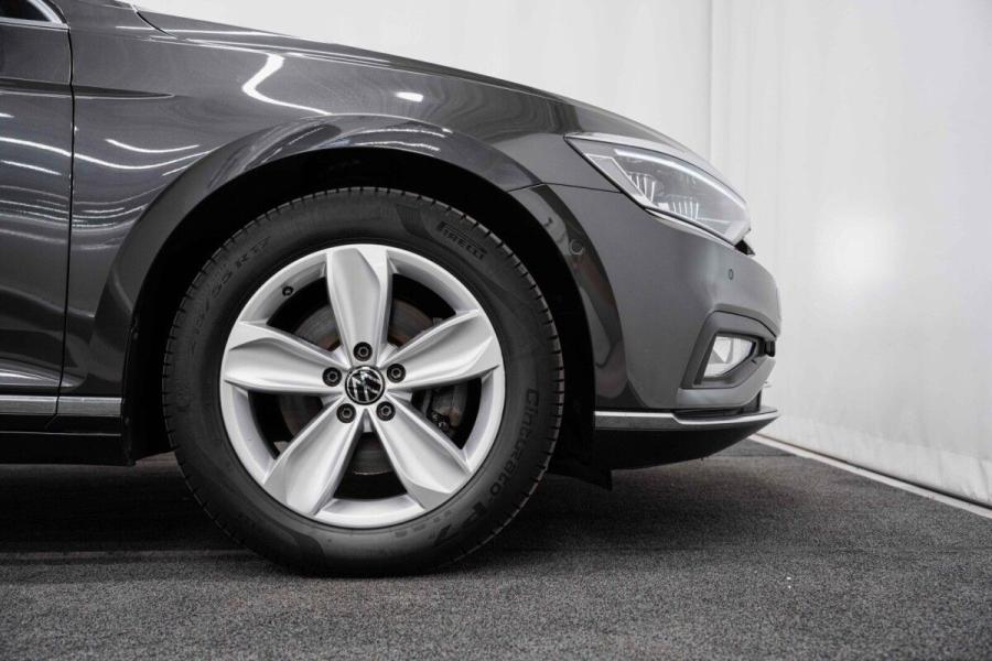 Grey Volkswagen Passat 2022 in Tallinn, with an engine capacity of 2.00 L and mileage of 138 thousand km for 23100 €, photo 23 on AUTOMOTO.COM.LV