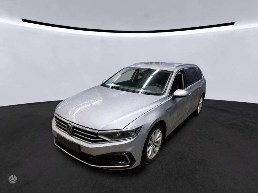 Grey Volkswagen Passat 2022 in Vilnius, with an engine capacity of 1.40 L and mileage of 196 thousand km for 15700 €, photo 1 on AUTOMOTO.COM.LV