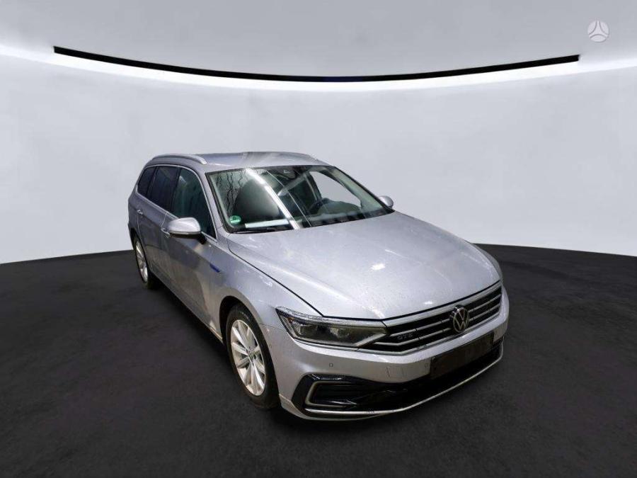 Grey Volkswagen Passat 2022 in Vilnius, with an engine capacity of 1.40 L and mileage of 196 thousand km for 15700 €, photo 3 on AUTOMOTO.COM.LV