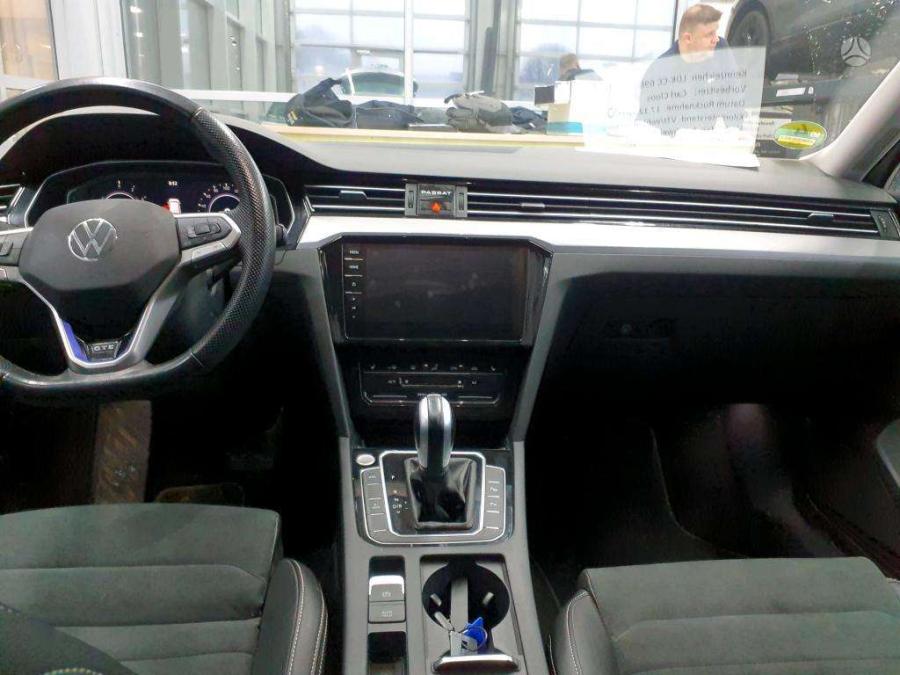 Grey Volkswagen Passat 2022 in Vilnius, with an engine capacity of 1.40 L and mileage of 196 thousand km for 15700 €, photo 8 on AUTOMOTO.COM.LV