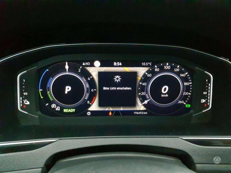 Grey Volkswagen Passat 2022 in Vilnius, with an engine capacity of 1.40 L and mileage of 196 thousand km for 15700 €, photo 9 on AUTOMOTO.COM.LV