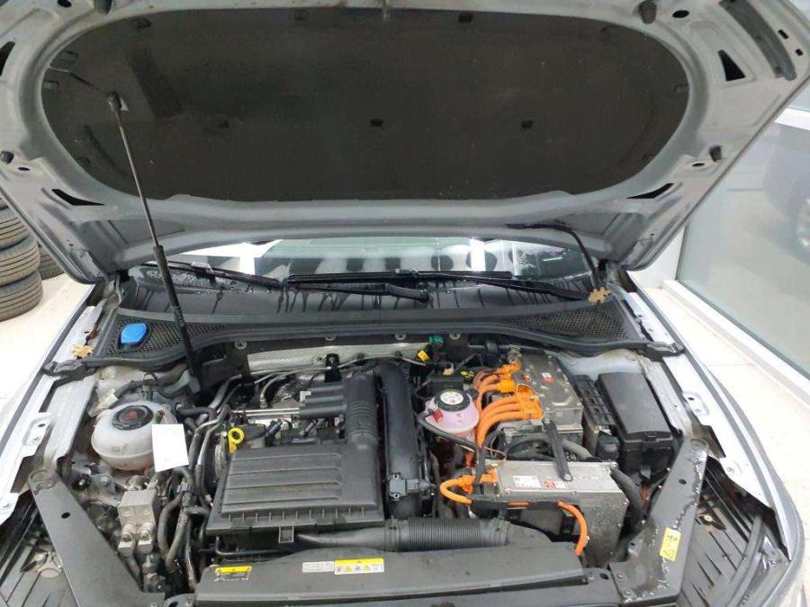 Grey Volkswagen Passat 2022 in Vilnius, with an engine capacity of 1.40 L and mileage of 196 thousand km for 15700 €, photo 14 on AUTOMOTO.COM.LV