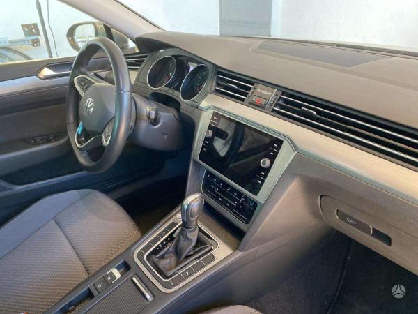 Grey Volkswagen Passat 2022 in Kaunas, with an engine capacity of 1.97 L and mileage of 174 thousand km for 15499 €, photo 8 on AUTOMOTO.COM.LV