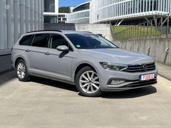 Pelēks Volkswagen Passat 2022 Viļņa, ar dzinēja tilpumu 1.97 L un nobraukumu 180 tūkst. km par 17720 €, foto 1 vietnē AUTOMOTO.COM.LV