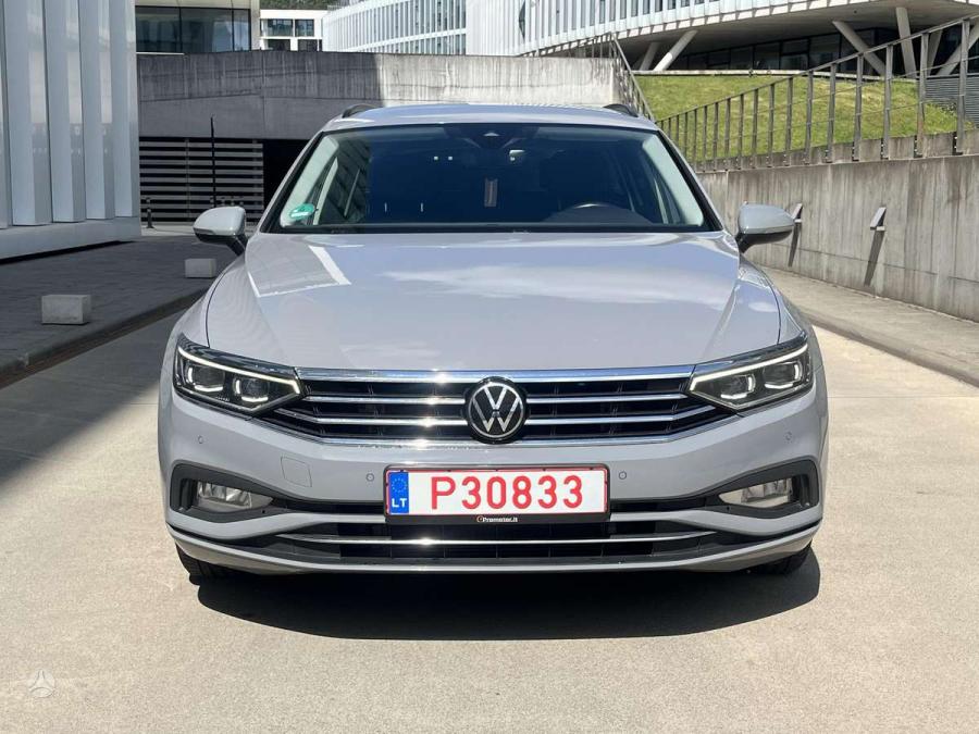 Grey Volkswagen Passat 2022 in Vilnius, with an engine capacity of 1.97 L and mileage of 180 thousand km for 17720 €, photo 4 on AUTOMOTO.COM.LV