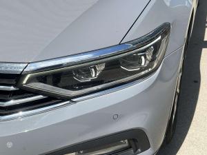 Grey Volkswagen Passat 2022 in Vilnius, with an engine capacity of 1.97 L and mileage of 180 thousand km for 17720 €, photo 5 on AUTOMOTO.COM.LV