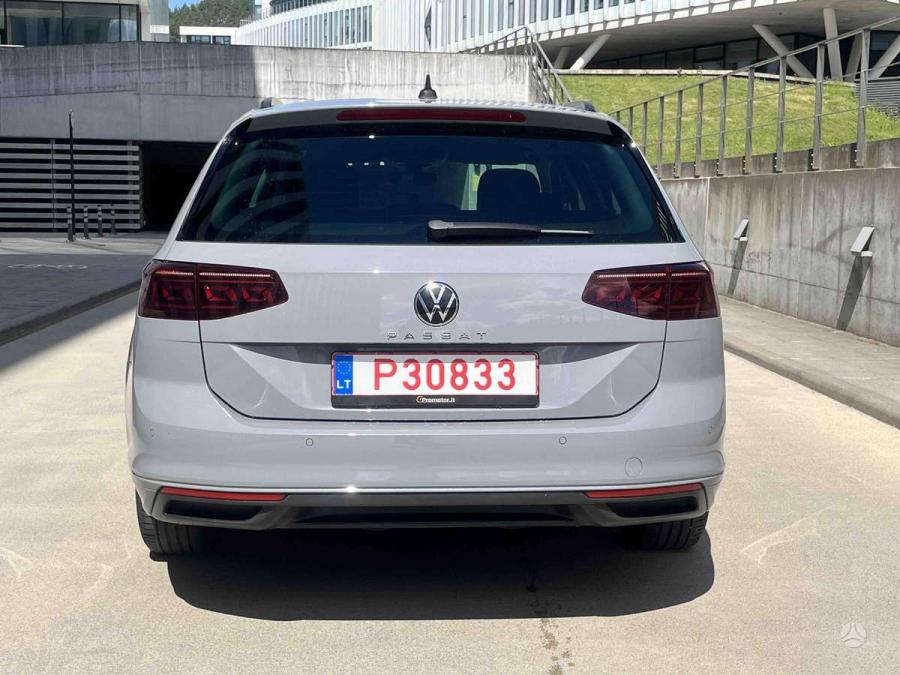Grey Volkswagen Passat 2022 in Vilnius, with an engine capacity of 1.97 L and mileage of 180 thousand km for 17720 €, photo 6 on AUTOMOTO.COM.LV