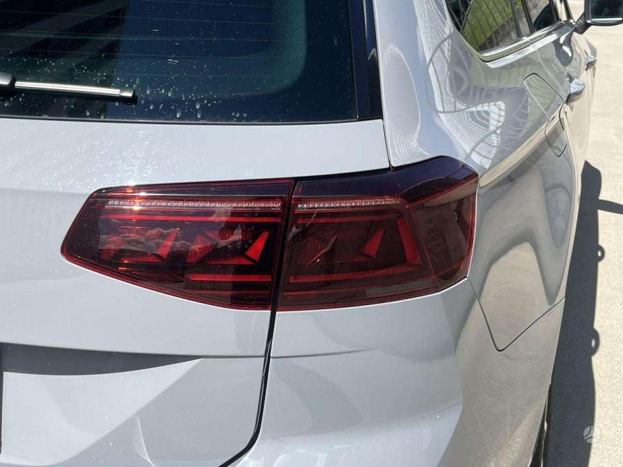 Grey Volkswagen Passat 2022 in Vilnius, with an engine capacity of 1.97 L and mileage of 180 thousand km for 17720 €, photo 7 on AUTOMOTO.COM.LV