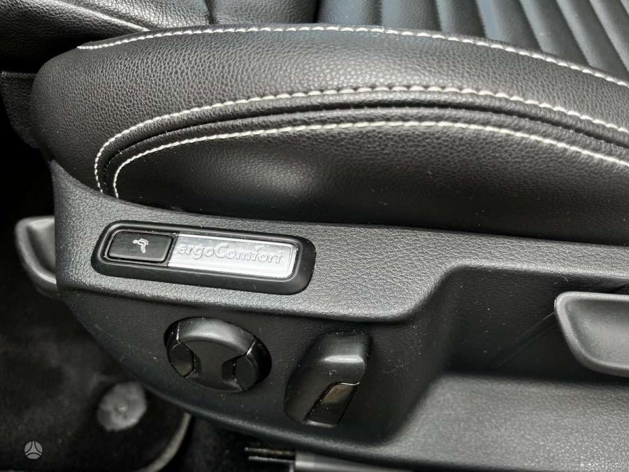 Grey Volkswagen Passat 2022 in Vilnius, with an engine capacity of 1.97 L and mileage of 180 thousand km for 17720 €, photo 11 on AUTOMOTO.COM.LV