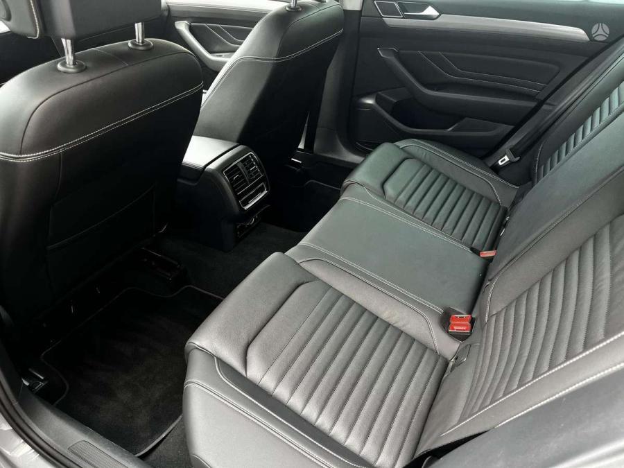 Grey Volkswagen Passat 2022 in Vilnius, with an engine capacity of 1.97 L and mileage of 180 thousand km for 17720 €, photo 12 on AUTOMOTO.COM.LV