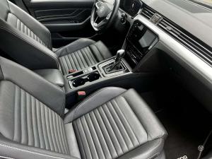 Grey Volkswagen Passat 2022 in Vilnius, with an engine capacity of 1.97 L and mileage of 180 thousand km for 17720 €, photo 15 on AUTOMOTO.COM.LV