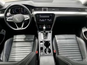 Grey Volkswagen Passat 2022 in Vilnius, with an engine capacity of 1.97 L and mileage of 180 thousand km for 17720 €, photo 16 on AUTOMOTO.COM.LV