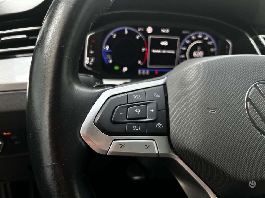 Grey Volkswagen Passat 2022 in Vilnius, with an engine capacity of 1.97 L and mileage of 180 thousand km for 17720 €, photo 19 on AUTOMOTO.COM.LV