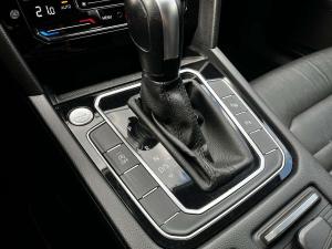 Grey Volkswagen Passat 2022 in Vilnius, with an engine capacity of 1.97 L and mileage of 180 thousand km for 17720 €, photo 22 on AUTOMOTO.COM.LV