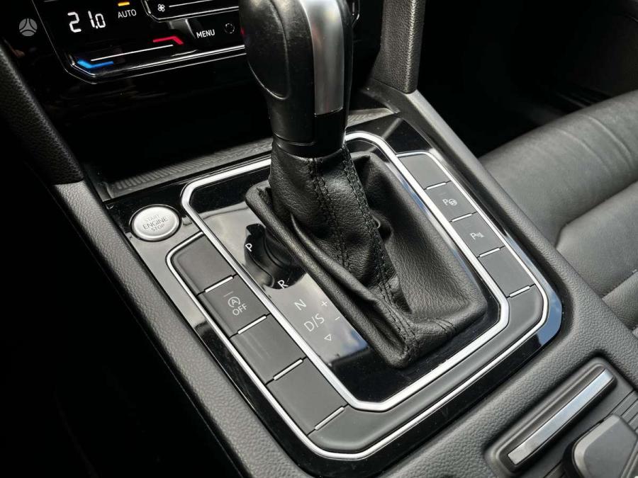 Grey Volkswagen Passat 2022 in Vilnius, with an engine capacity of 1.97 L and mileage of 180 thousand km for 17720 €, photo 22 on AUTOMOTO.COM.LV