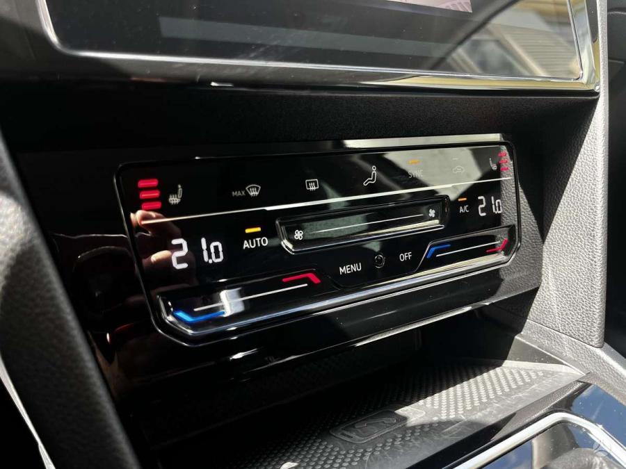 Grey Volkswagen Passat 2022 in Vilnius, with an engine capacity of 1.97 L and mileage of 180 thousand km for 17720 €, photo 24 on AUTOMOTO.COM.LV