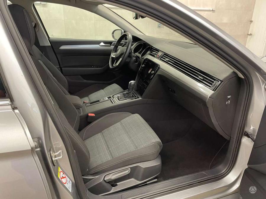 Pelēks Volkswagen Passat 2022 Marijampole, ar dzinēja tilpumu 1.50 L un nobraukumu 114 tūkst. km par 18138 €, foto 13 vietnē AUTOMOTO.COM.LV