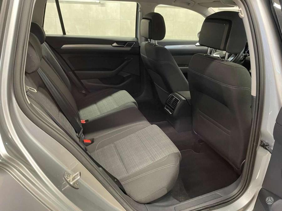 Pelēks Volkswagen Passat 2022 Marijampole, ar dzinēja tilpumu 1.50 L un nobraukumu 114 tūkst. km par 18138 €, foto 20 vietnē AUTOMOTO.COM.LV