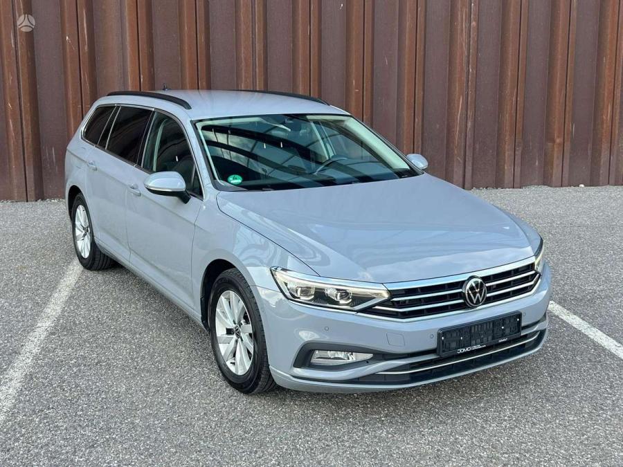 Grey Volkswagen Passat 2022 in Kaunas, with an engine capacity of 1.97 L and mileage of 170 thousand km for 16499 €, photo 4 on AUTOMOTO.COM.LV