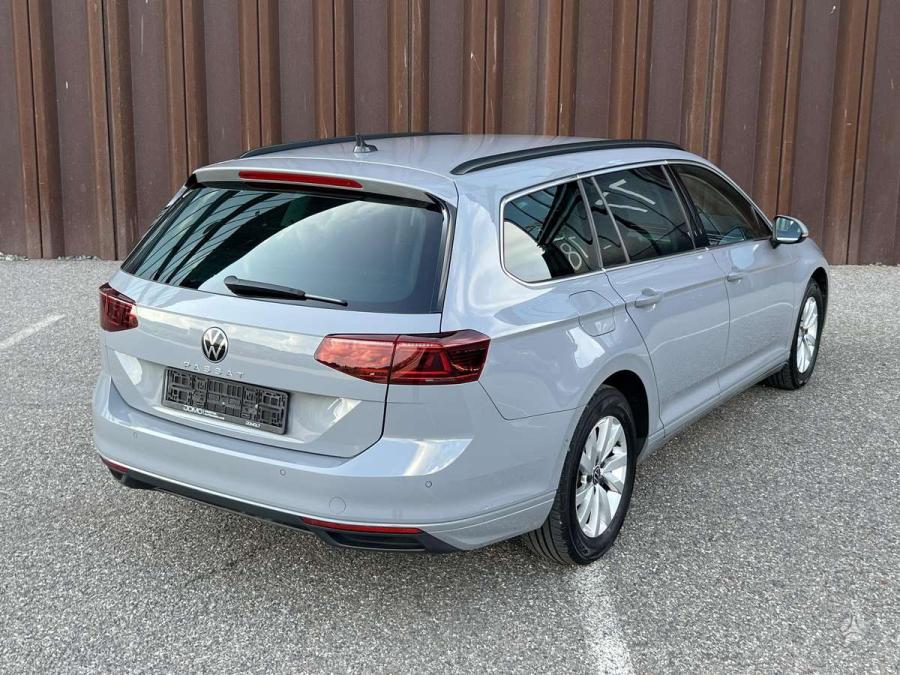 Grey Volkswagen Passat 2022 in Kaunas, with an engine capacity of 1.97 L and mileage of 170 thousand km for 16499 €, photo 5 on AUTOMOTO.COM.LV
