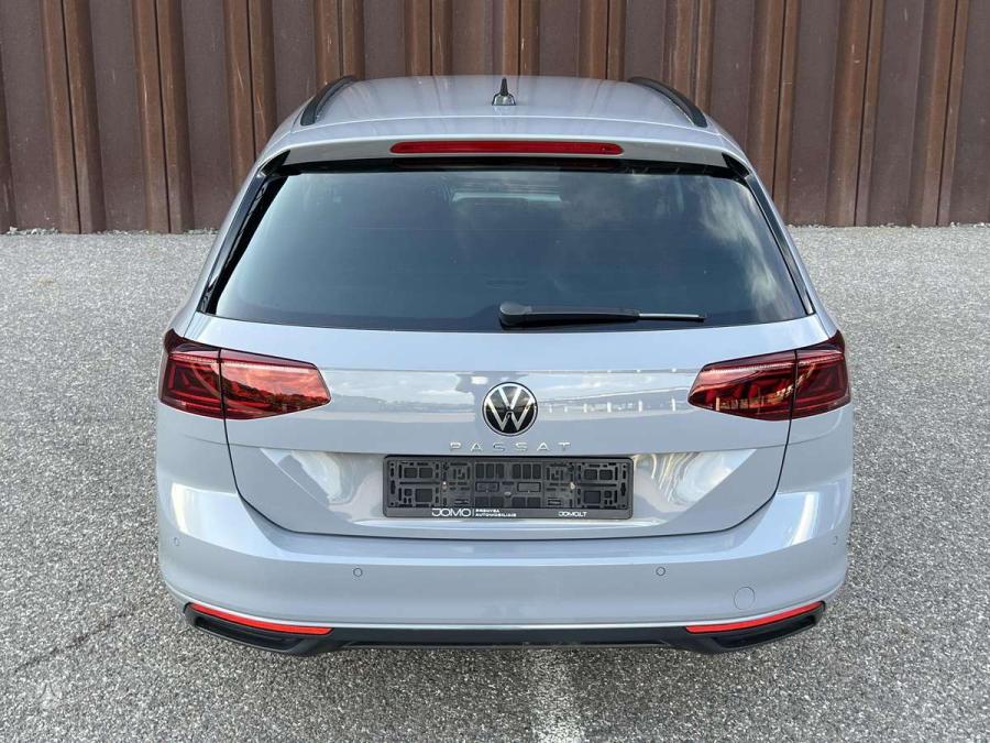 Grey Volkswagen Passat 2022 in Kaunas, with an engine capacity of 1.97 L and mileage of 170 thousand km for 16499 €, photo 6 on AUTOMOTO.COM.LV