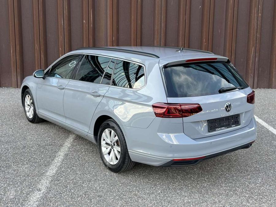 Grey Volkswagen Passat 2022 in Kaunas, with an engine capacity of 1.97 L and mileage of 170 thousand km for 16499 €, photo 7 on AUTOMOTO.COM.LV