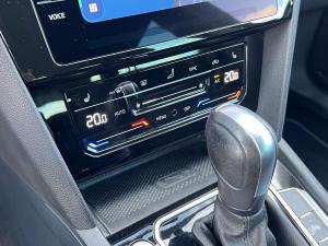 Grey Volkswagen Passat 2022 in Kaunas, with an engine capacity of 1.97 L and mileage of 170 thousand km for 16499 €, photo 11 on AUTOMOTO.COM.LV