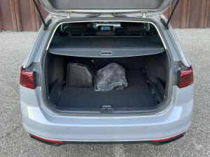 Grey Volkswagen Passat 2022 in Kaunas, with an engine capacity of 1.97 L and mileage of 170 thousand km for 16499 €, photo 19 on AUTOMOTO.COM.LV