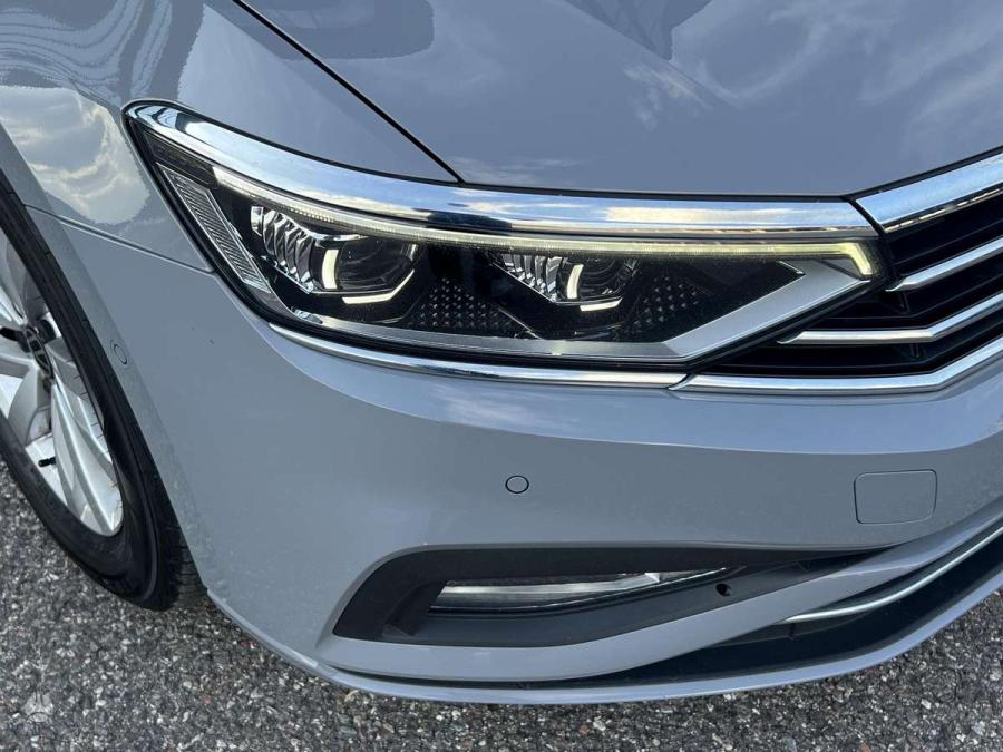 Grey Volkswagen Passat 2022 in Kaunas, with an engine capacity of 1.97 L and mileage of 170 thousand km for 16499 €, photo 21 on AUTOMOTO.COM.LV