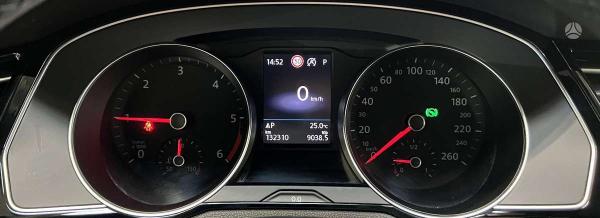 Grey Volkswagen Passat 2022 in Kaunas, with an engine capacity of 1.97 L and mileage of 132 thousand km for 17700 €, photo 5 on AUTOMOTO.COM.LV