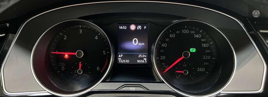 Grey Volkswagen Passat 2022 in Kaunas, with an engine capacity of 1.97 L and mileage of 132 thousand km for 17700 €, photo 6 on AUTOMOTO.COM.LV