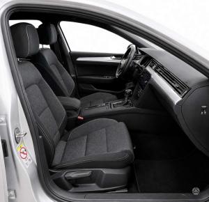 Grey Volkswagen Passat 2022 in Kaunas, with an engine capacity of 1.97 L and mileage of 132 thousand km for 17700 €, photo 9 on AUTOMOTO.COM.LV