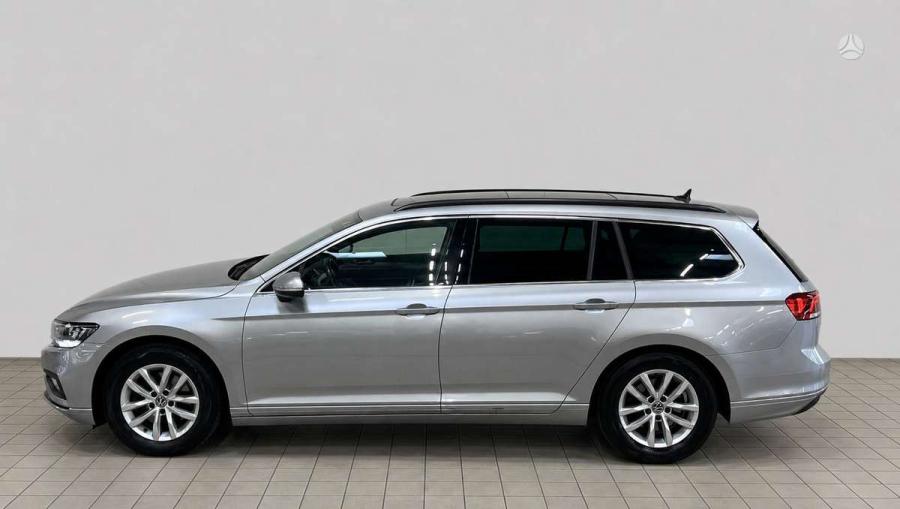 Grey Volkswagen Passat 2022 in Kaunas, with an engine capacity of 1.97 L and mileage of 161 thousand km for 18800 €, photo 3 on AUTOMOTO.COM.LV