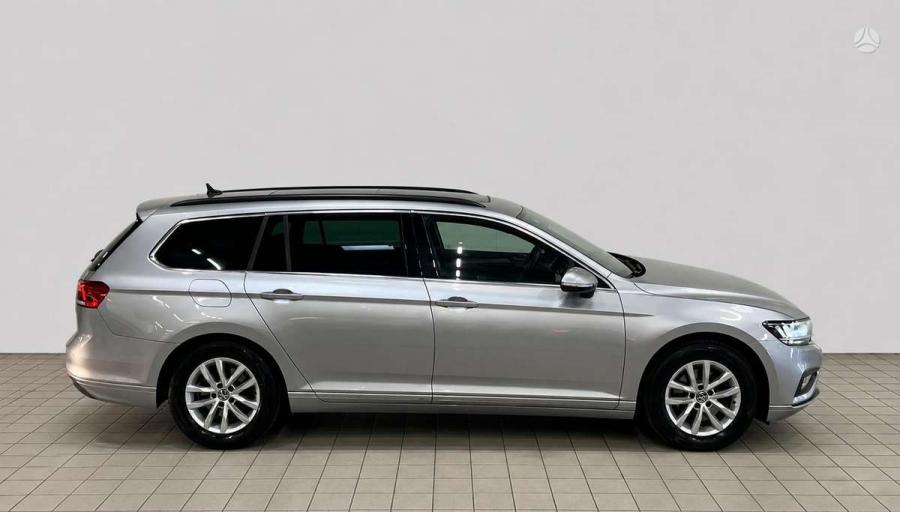 Grey Volkswagen Passat 2022 in Kaunas, with an engine capacity of 1.97 L and mileage of 161 thousand km for 18800 €, photo 4 on AUTOMOTO.COM.LV