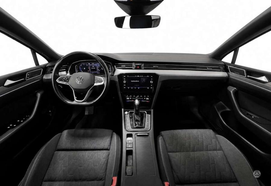 Grey Volkswagen Passat 2022 in Kaunas, with an engine capacity of 1.97 L and mileage of 161 thousand km for 18800 €, photo 7 on AUTOMOTO.COM.LV