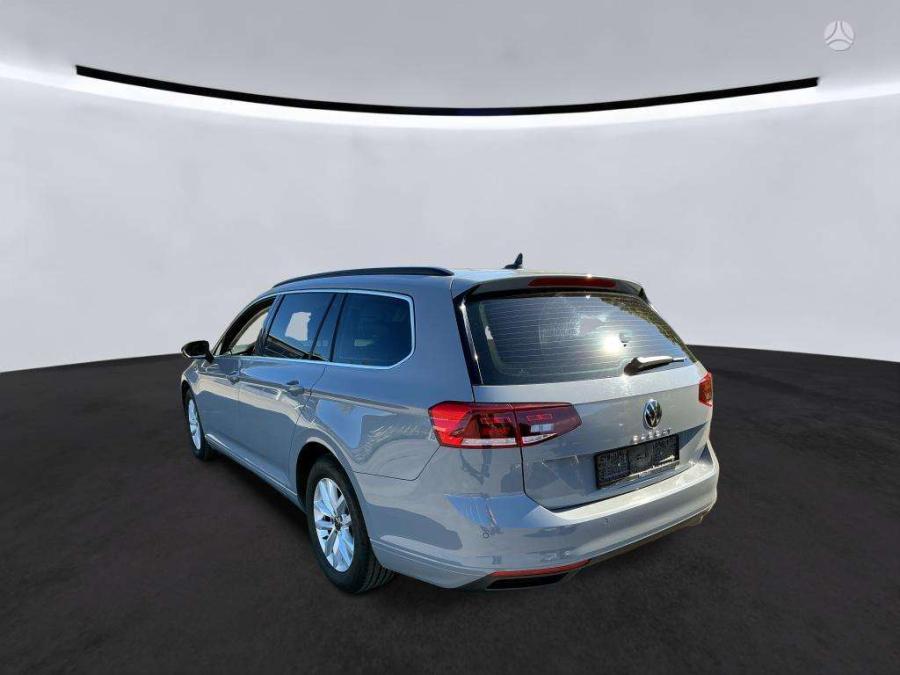 Grey Volkswagen Passat 2022 in Kaunas, with an engine capacity of 1.97 L and mileage of 179 thousand km for 14999 €, photo 4 on AUTOMOTO.COM.LV