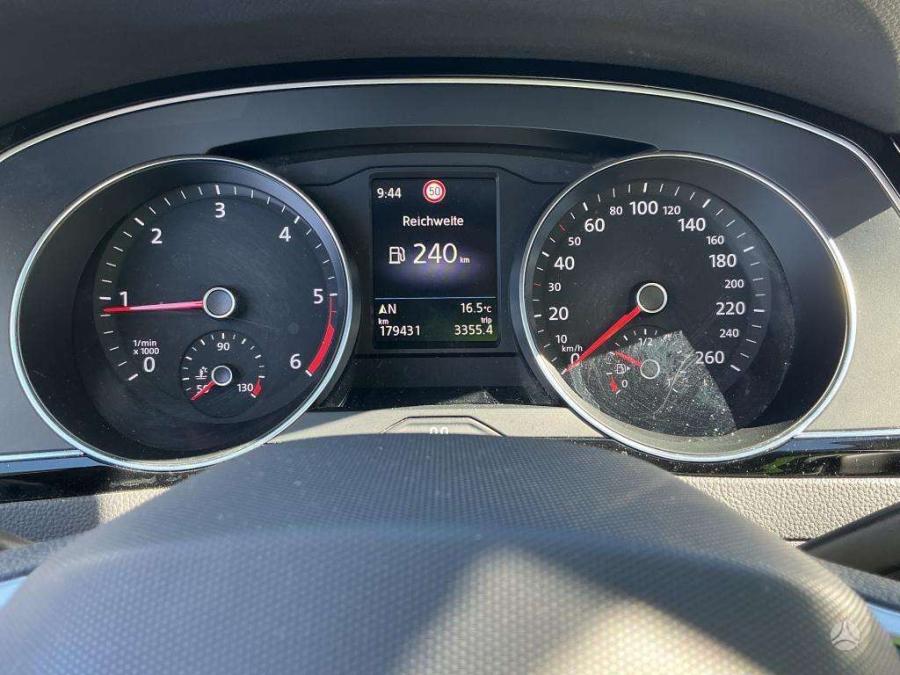 Grey Volkswagen Passat 2022 in Kaunas, with an engine capacity of 1.97 L and mileage of 179 thousand km for 14999 €, photo 7 on AUTOMOTO.COM.LV
