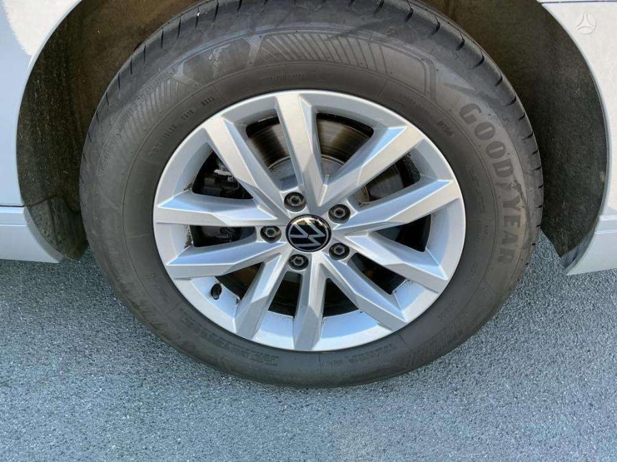 Grey Volkswagen Passat 2022 in Kaunas, with an engine capacity of 1.97 L and mileage of 179 thousand km for 14999 €, photo 12 on AUTOMOTO.COM.LV