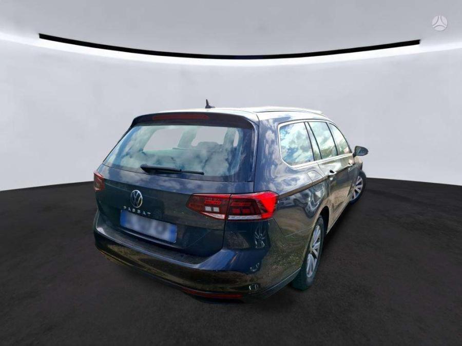 Pelēks Volkswagen Passat 2022 Viļņa, ar dzinēja tilpumu 1.97 L un nobraukumu 175 tūkst. km par 14900 €, foto 4 vietnē AUTOMOTO.COM.LV