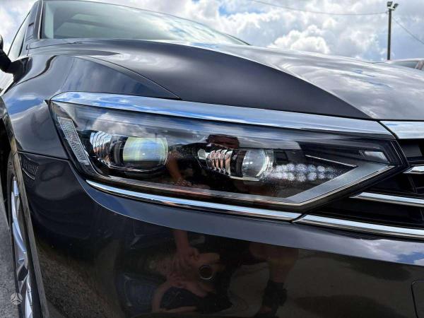 Grey Volkswagen Passat 2022 in Vilnius, with an engine capacity of 1.97 L and mileage of 178 thousand km for 18500 €, photo 4 on AUTOMOTO.COM.LV